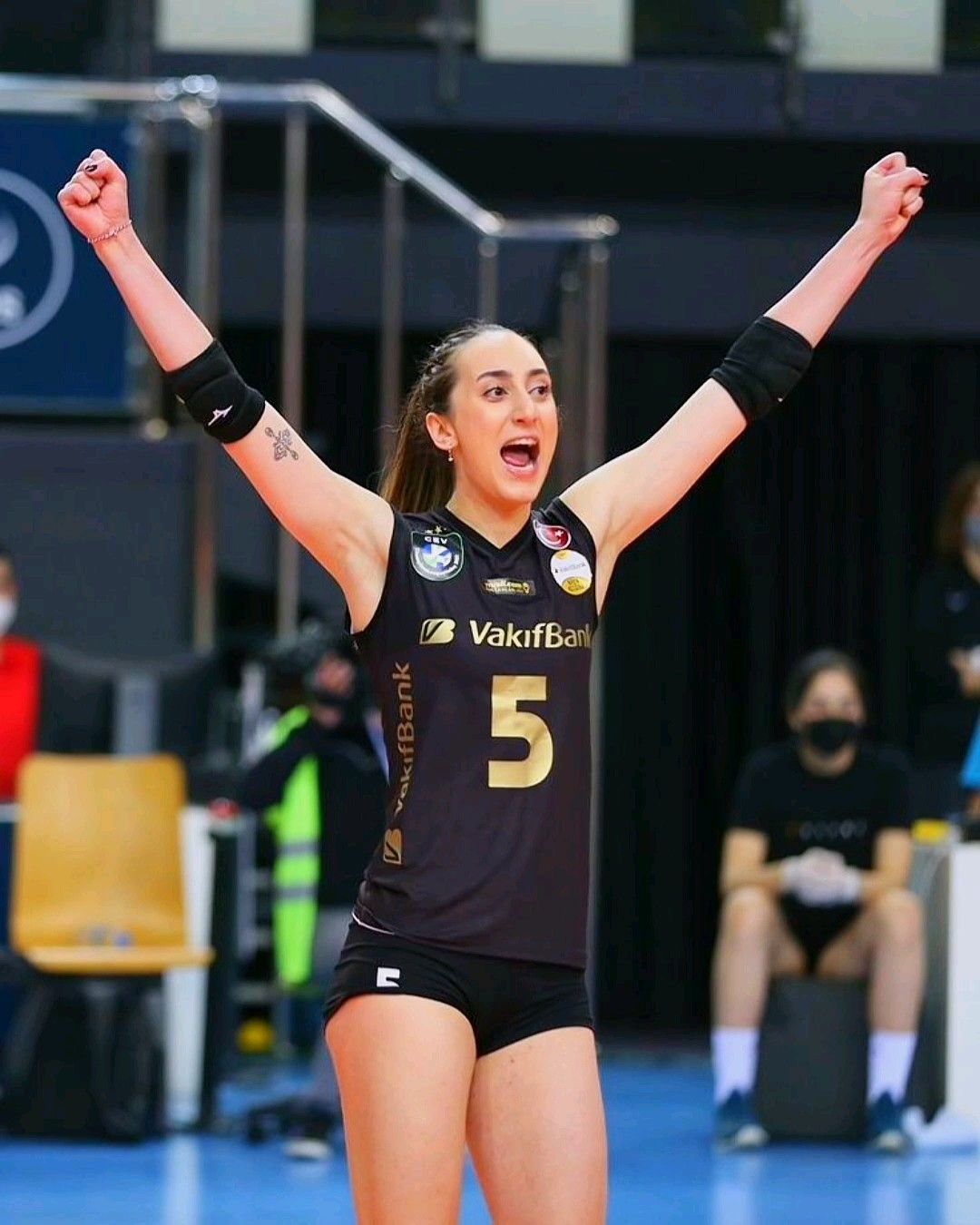 Ayça Aykaç Forma Görüntüleri Resmi Forması - Ayça Aykaç