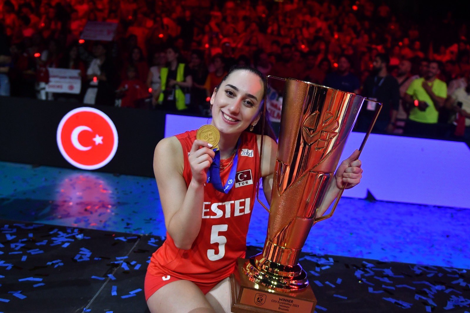 Ayça Aykaç Kimdir? - Ayça Aykaç